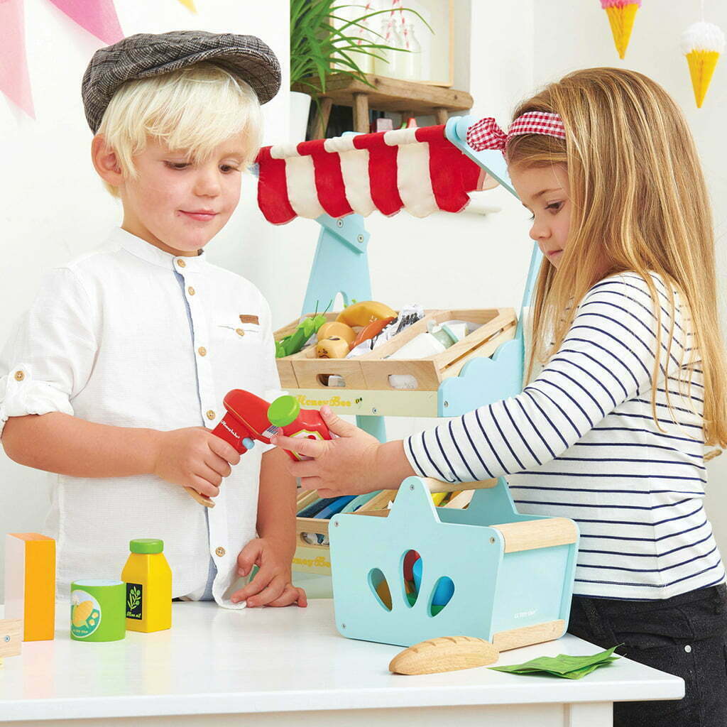Le Toy Van Grocery Set & Scanner | Hayllo