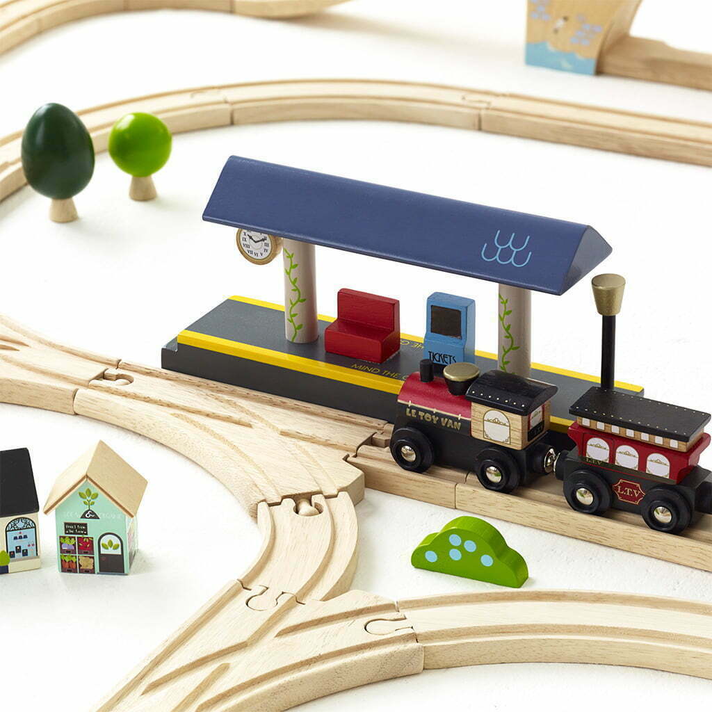 Le Toy Van Toy City Train Set | Hayllo